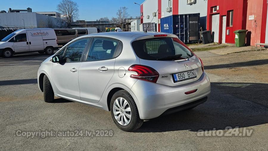 Grey Peugeot 208 2017 in Tallinn, with an engine capacity of 1.60 L and mileage of 155 thousand km for 5000 €, photo 4 on AUTOMOTO.COM.LV