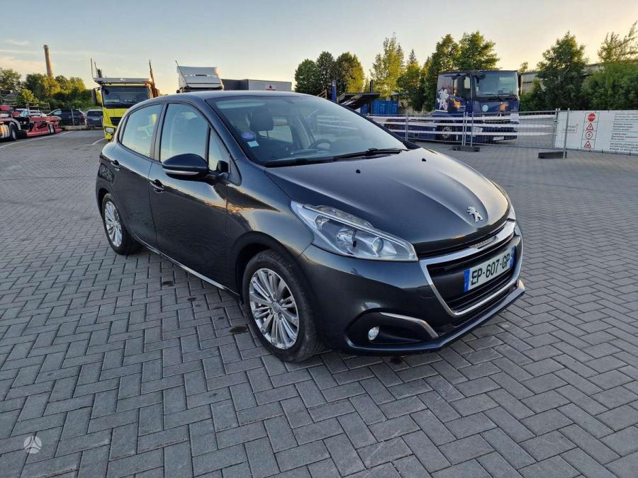 Grey Peugeot 208 2017 in Taurage, with an engine capacity of 1.20 L and mileage of 98 thousand km for 4800 €, photo 8 on AUTOMOTO.COM.LV