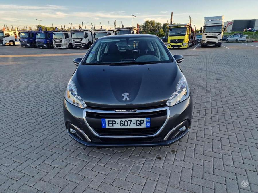 Grey Peugeot 208 2017 in Taurage, with an engine capacity of 1.20 L and mileage of 98 thousand km for 4800 €, photo 9 on AUTOMOTO.COM.LV