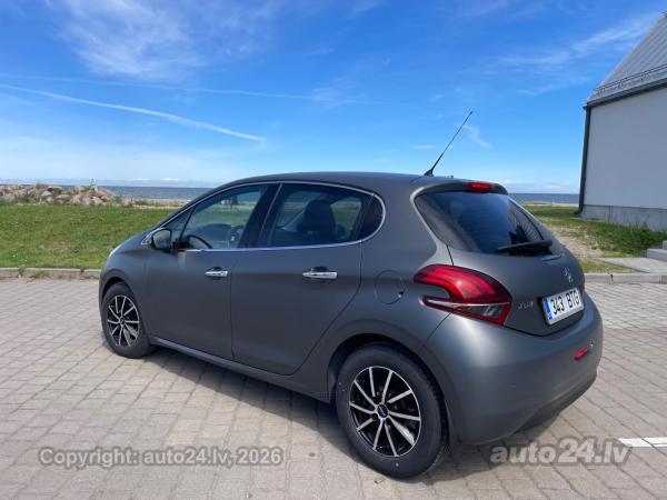 Pelēks Peugeot 208 2017 Narva, ar dzinēja tilpumu 1.20 L un nobraukumu 80 tūkst. km par 7000 €, foto 2 vietnē AUTOMOTO.COM.LV