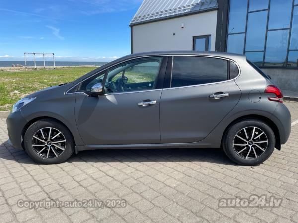 Pelēks Peugeot 208 2017 Narva, ar dzinēja tilpumu 1.20 L un nobraukumu 80 tūkst. km par 7000 €, foto 5 vietnē AUTOMOTO.COM.LV