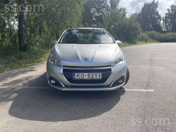 Grey Peugeot 208 2017 in Riga, with an engine capacity of 1.20 L and mileage of 219 thousand km for 2800 €, photo 1 on AUTOMOTO.COM.LV