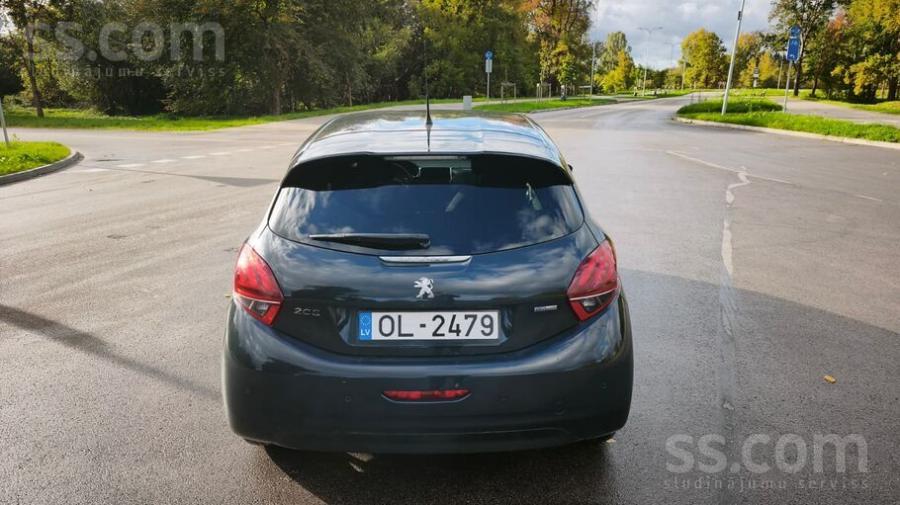 Pelēks Peugeot 208 2017 Rīga, ar dzinēja tilpumu 1.20 L un nobraukumu 216 tūkst. km par 6290 €, foto 4 vietnē AUTOMOTO.COM.LV