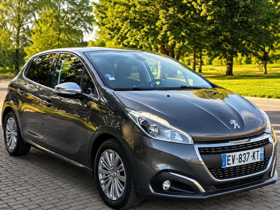 Grey Peugeot 208 2018 in Taurage, with an engine capacity of 1.20 L and mileage of 125 thousand km for 4400 €, photo 4 on AUTOMOTO.COM.LV