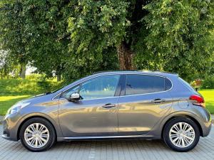 Grey Peugeot 208 2018 in Taurage, with an engine capacity of 1.20 L and mileage of 125 thousand km for 4400 €, photo 5 on AUTOMOTO.COM.LV