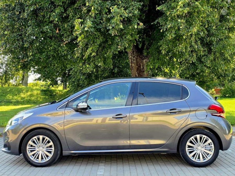 Grey Peugeot 208 2018 in Taurage, with an engine capacity of 1.20 L and mileage of 125 thousand km for 4400 €, photo 5 on AUTOMOTO.COM.LV