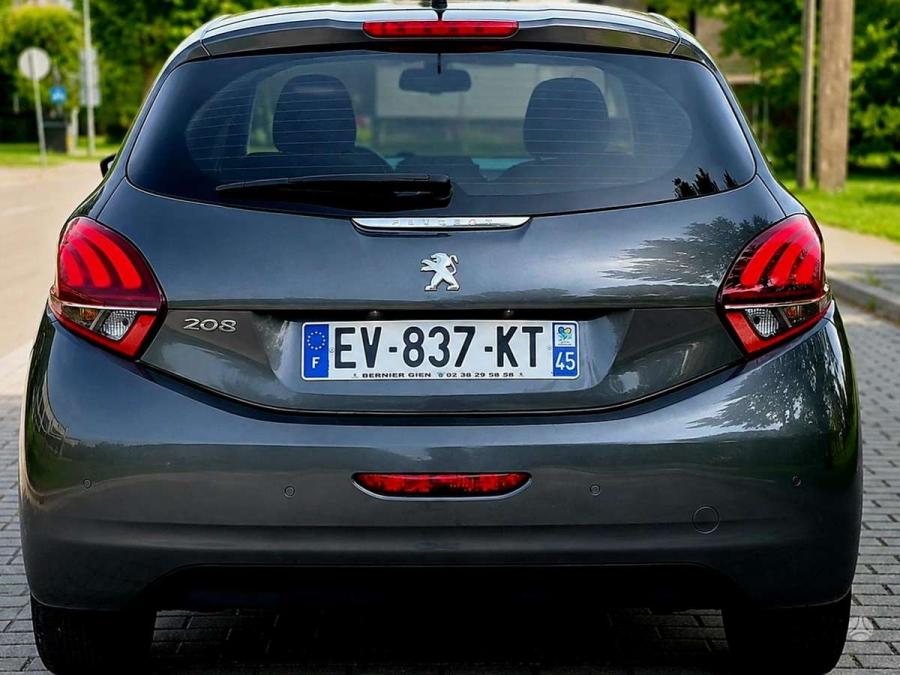 Grey Peugeot 208 2018 in Taurage, with an engine capacity of 1.20 L and mileage of 125 thousand km for 4400 €, photo 7 on AUTOMOTO.COM.LV