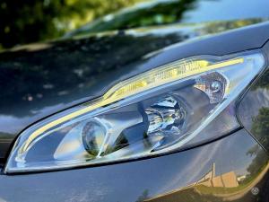 Grey Peugeot 208 2018 in Taurage, with an engine capacity of 1.20 L and mileage of 125 thousand km for 4400 €, photo 12 on AUTOMOTO.COM.LV