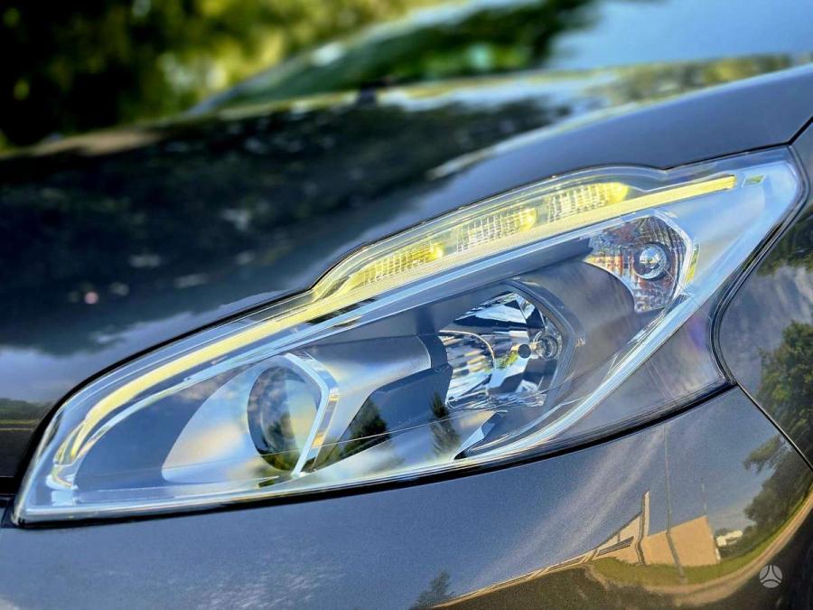 Grey Peugeot 208 2018 in Taurage, with an engine capacity of 1.20 L and mileage of 125 thousand km for 4400 €, photo 12 on AUTOMOTO.COM.LV
