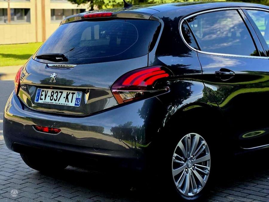 Grey Peugeot 208 2018 in Taurage, with an engine capacity of 1.20 L and mileage of 125 thousand km for 4400 €, photo 14 on AUTOMOTO.COM.LV