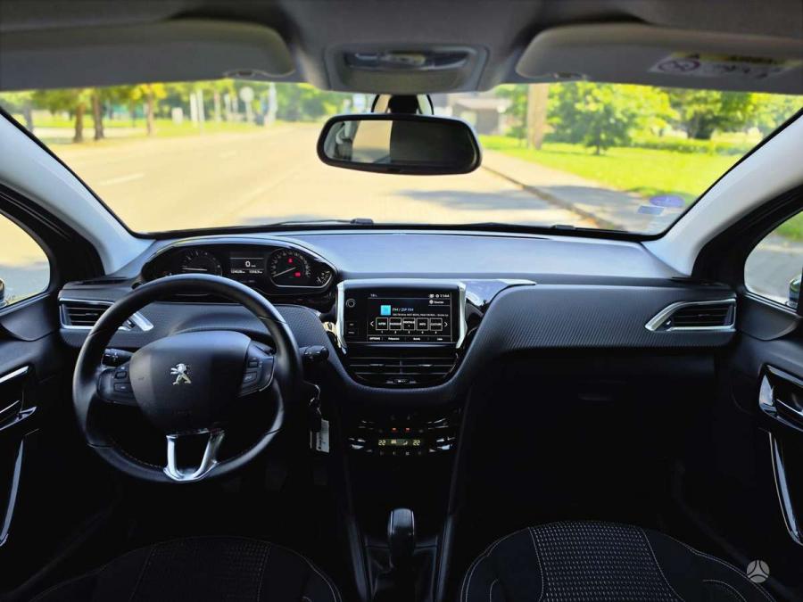 Grey Peugeot 208 2018 in Taurage, with an engine capacity of 1.20 L and mileage of 125 thousand km for 4400 €, photo 16 on AUTOMOTO.COM.LV