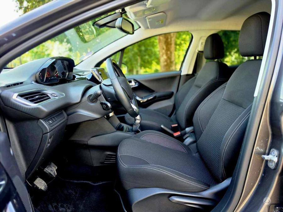 Grey Peugeot 208 2018 in Taurage, with an engine capacity of 1.20 L and mileage of 125 thousand km for 4400 €, photo 17 on AUTOMOTO.COM.LV