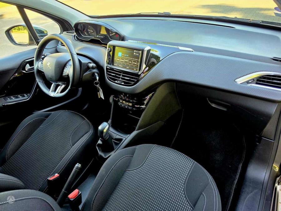 Grey Peugeot 208 2018 in Taurage, with an engine capacity of 1.20 L and mileage of 125 thousand km for 4400 €, photo 22 on AUTOMOTO.COM.LV