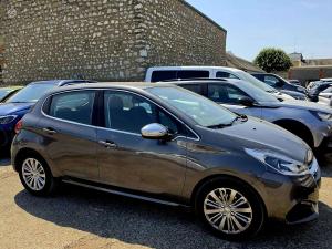 Grey Peugeot 208 2018 in Taurage, with an engine capacity of 1.20 L and mileage of 125 thousand km for 4400 €, photo 38 on AUTOMOTO.COM.LV