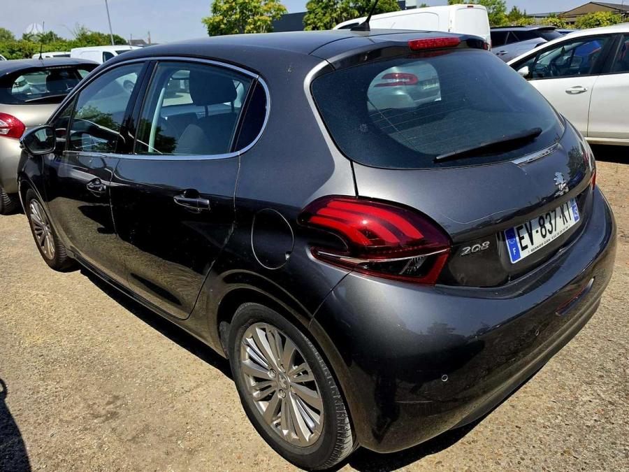 Grey Peugeot 208 2018 in Taurage, with an engine capacity of 1.20 L and mileage of 125 thousand km for 4400 €, photo 39 on AUTOMOTO.COM.LV