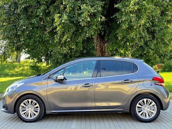Grey Peugeot 208 2018 in Klaipeda, with an engine capacity of 1.20 L and mileage of 125 thousand km for 4500 €, photo 4 on AUTOMOTO.COM.LV