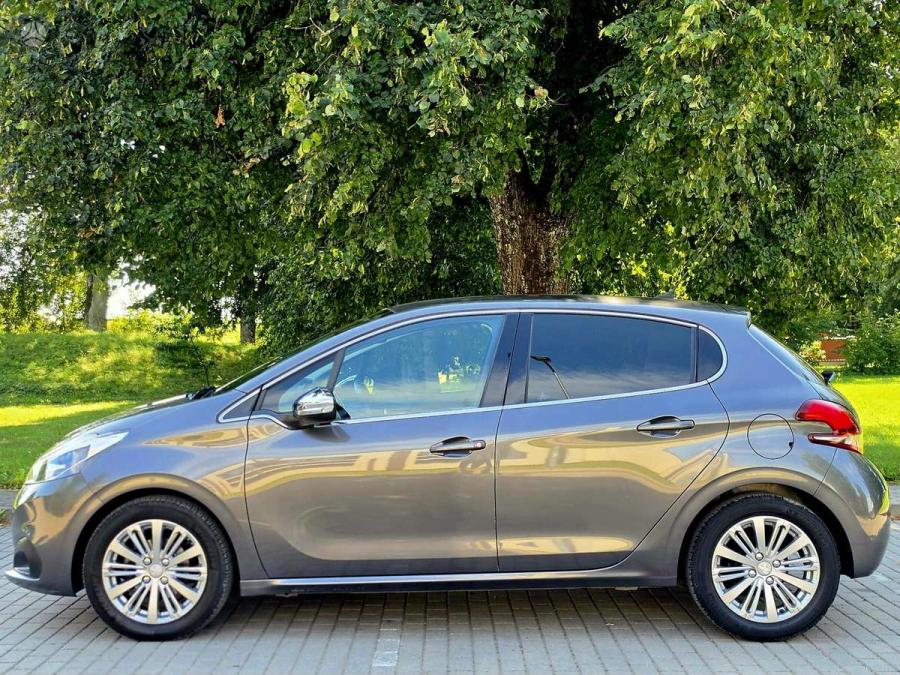 Grey Peugeot 208 2018 in Klaipeda, with an engine capacity of 1.20 L and mileage of 125 thousand km for 4500 €, photo 5 on AUTOMOTO.COM.LV