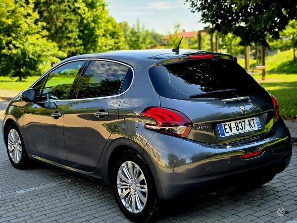 Grey Peugeot 208 2018 in Klaipeda, with an engine capacity of 1.20 L and mileage of 125 thousand km for 4500 €, photo 5 on AUTOMOTO.COM.LV