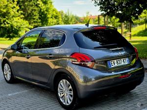 Grey Peugeot 208 2018 in Klaipeda, with an engine capacity of 1.20 L and mileage of 125 thousand km for 4500 €, photo 6 on AUTOMOTO.COM.LV