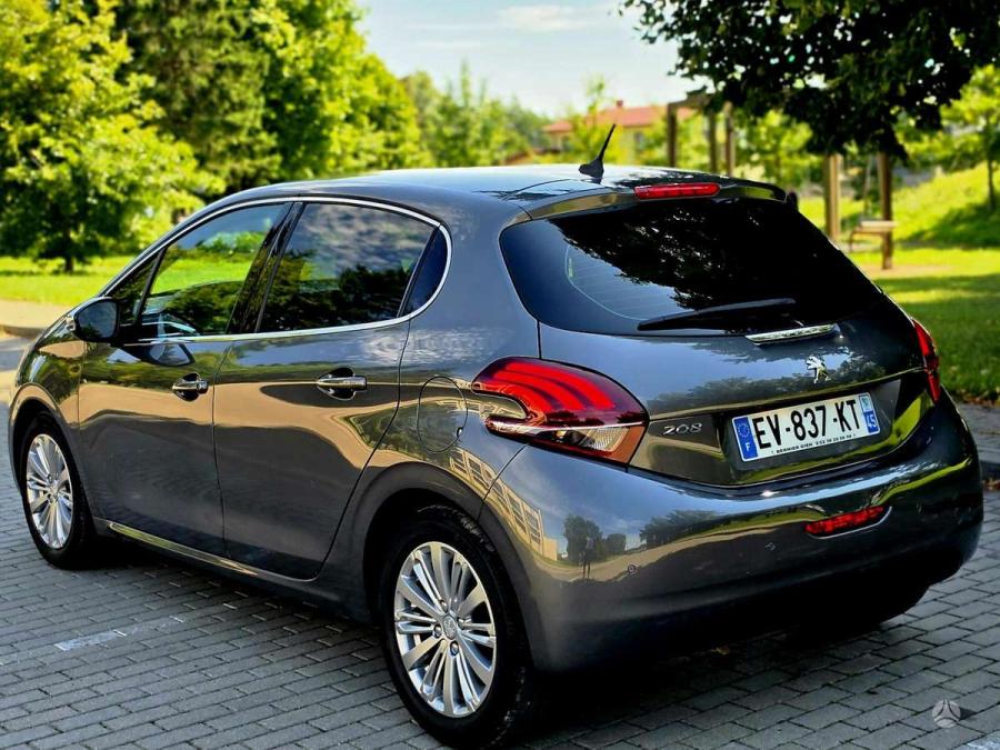 Grey Peugeot 208 2018 in Klaipeda, with an engine capacity of 1.20 L and mileage of 125 thousand km for 4500 €, photo 6 on AUTOMOTO.COM.LV