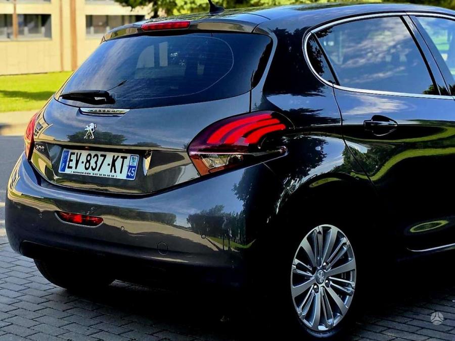 Grey Peugeot 208 2018 in Klaipeda, with an engine capacity of 1.20 L and mileage of 125 thousand km for 4500 €, photo 14 on AUTOMOTO.COM.LV