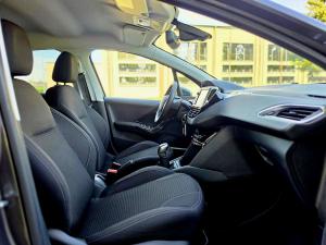 Grey Peugeot 208 2018 in Klaipeda, with an engine capacity of 1.20 L and mileage of 125 thousand km for 4500 €, photo 21 on AUTOMOTO.COM.LV