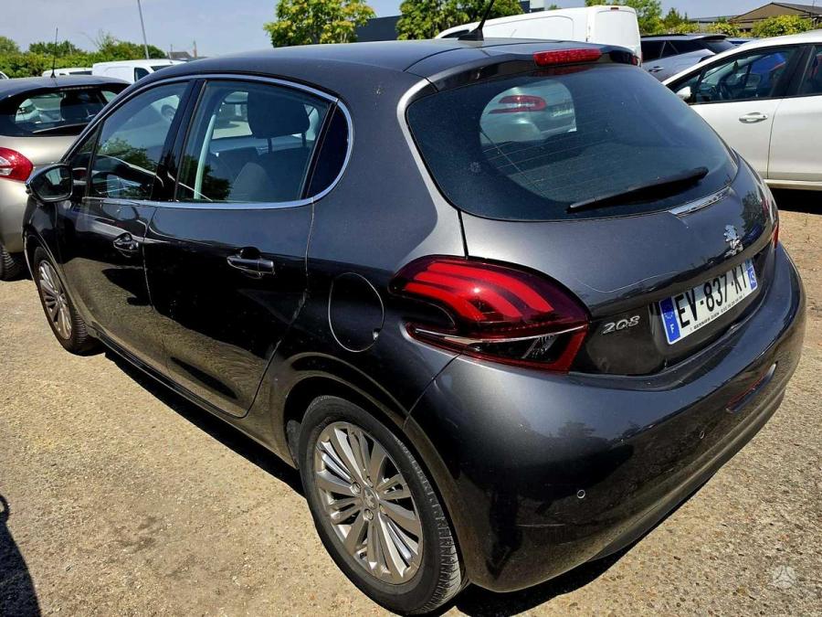 Grey Peugeot 208 2018 in Klaipeda, with an engine capacity of 1.20 L and mileage of 125 thousand km for 4500 €, photo 39 on AUTOMOTO.COM.LV
