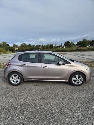 Pelēks Peugeot 208 2018 Veru, ar dzinēja tilpumu 1.50 L un nobraukumu 139 tūkst. km par 3900 €, foto 5 vietnē AUTOMOTO.COM.LV