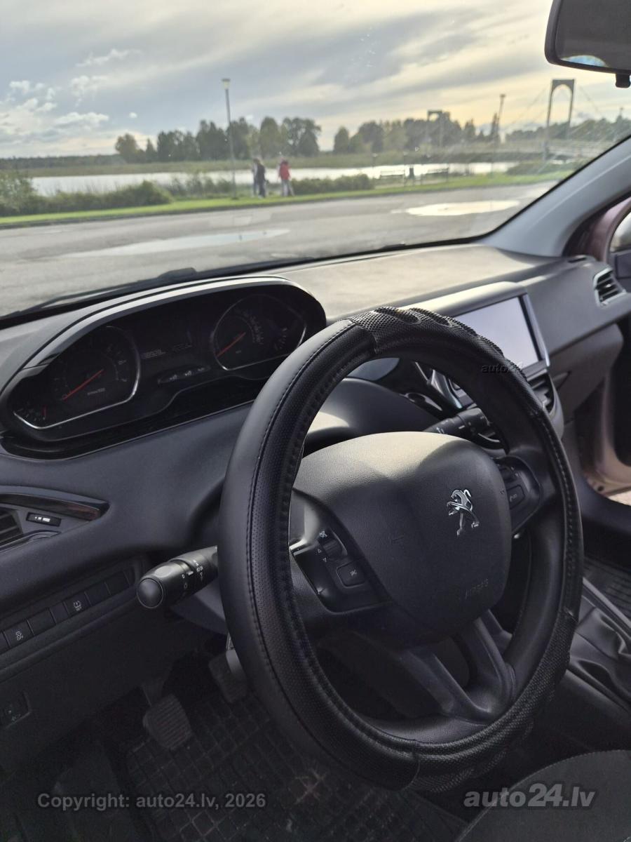 Pelēks Peugeot 208 2018 Veru, ar dzinēja tilpumu 1.50 L un nobraukumu 139 tūkst. km par 3900 €, foto 7 vietnē AUTOMOTO.COM.LV