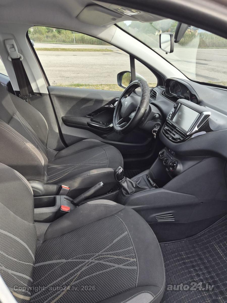 Pelēks Peugeot 208 2018 Veru, ar dzinēja tilpumu 1.50 L un nobraukumu 139 tūkst. km par 3900 €, foto 8 vietnē AUTOMOTO.COM.LV