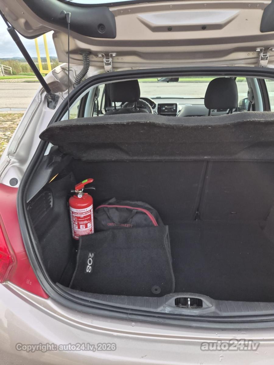 Pelēks Peugeot 208 2018 Veru, ar dzinēja tilpumu 1.50 L un nobraukumu 139 tūkst. km par 3900 €, foto 9 vietnē AUTOMOTO.COM.LV