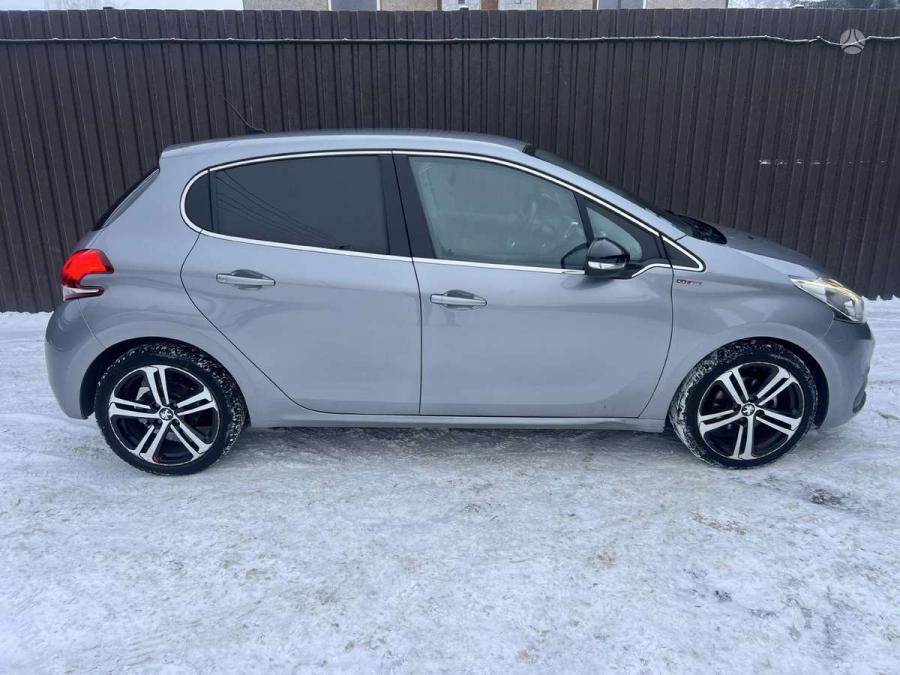 Grey Peugeot 208 2019 in Kaunas, with an engine capacity of 1.20 L and mileage of 57 thousand km for 5500 €, photo 4 on AUTOMOTO.COM.LV