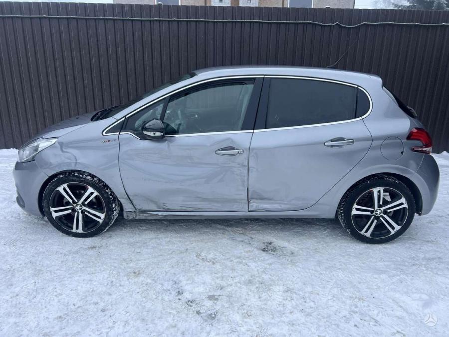 Grey Peugeot 208 2019 in Kaunas, with an engine capacity of 1.20 L and mileage of 57 thousand km for 5500 €, photo 5 on AUTOMOTO.COM.LV