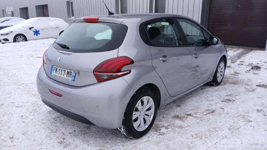 Grey Peugeot 208 2019 in Taurage, with an engine capacity of 1.20 L and mileage of 122 thousand km for 4650 €, photo 2 on AUTOMOTO.COM.LV