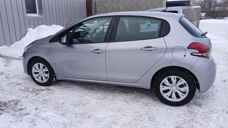 Grey Peugeot 208 2019 in Taurage, with an engine capacity of 1.20 L and mileage of 122 thousand km for 4650 €, photo 4 on AUTOMOTO.COM.LV