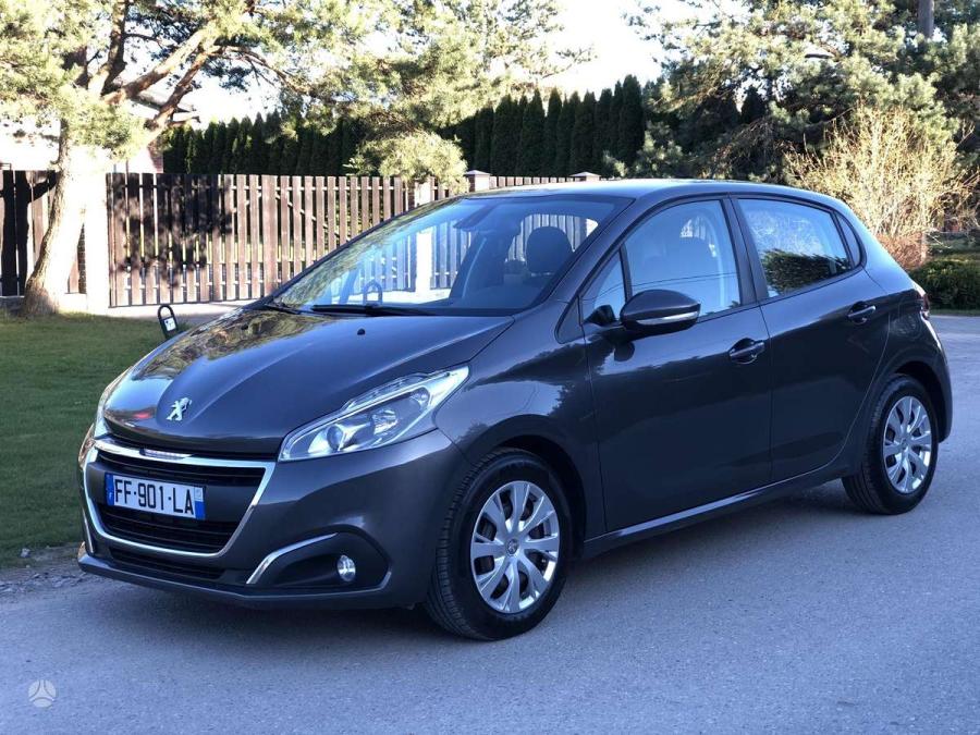 Grey Peugeot 208 2019 in Vilnius, with an engine capacity of 1.50 L and mileage of 152 thousand km for 5790 €, photo 1 on AUTOMOTO.COM.LV