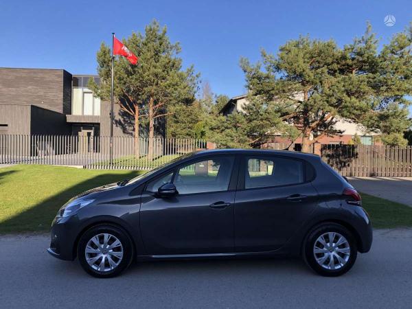 Grey Peugeot 208 2019 in Vilnius, with an engine capacity of 1.50 L and mileage of 152 thousand km for 5790 €, photo 2 on AUTOMOTO.COM.LV
