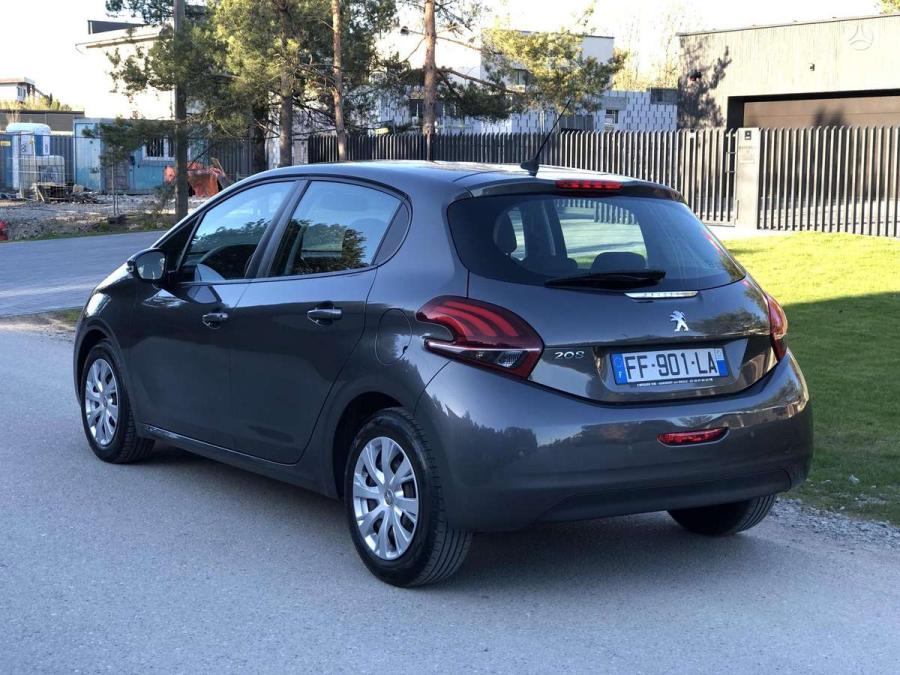 Grey Peugeot 208 2019 in Vilnius, with an engine capacity of 1.50 L and mileage of 152 thousand km for 5790 €, photo 4 on AUTOMOTO.COM.LV