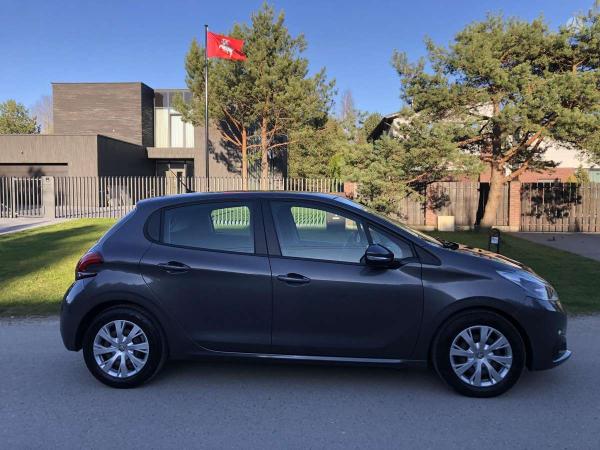 Grey Peugeot 208 2019 in Vilnius, with an engine capacity of 1.50 L and mileage of 152 thousand km for 5790 €, photo 5 on AUTOMOTO.COM.LV