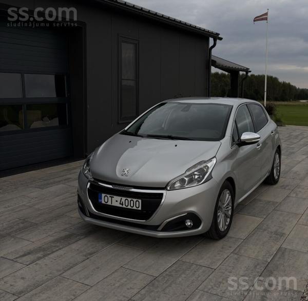 Grey Peugeot 208 2019 in Saldus, with an engine capacity of 1.20 L and mileage of 200 thousand km for 6500 €, photo 1 on AUTOMOTO.COM.LV