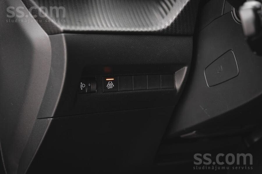 Grey Peugeot 208 2020 in Tallinn, with an engine capacity of 1.20 L and mileage of 153 thousand km for 8490 €, photo 18 on AUTOMOTO.COM.LV