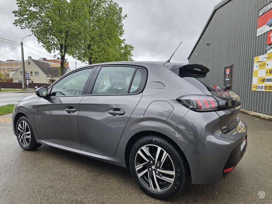 Grey Peugeot 208 2020 in Siauliai, with an engine capacity of 1.20 L and mileage of 150 thousand km for 8950 €, photo 6 on AUTOMOTO.COM.LV