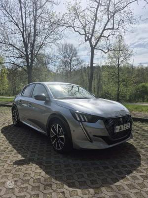 Grey Peugeot 208 2020 in Vilnius, with an engine capacity of 1.20 L and mileage of 90 thousand km for 11300 €, photo 3 on AUTOMOTO.COM.LV