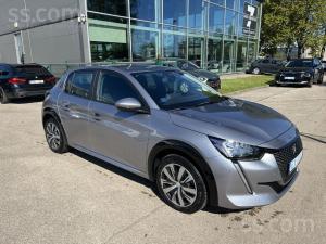 Grey Peugeot 208 2021 in Riga, with an engine capacity of 0.00 L and mileage of 28 thousand km for 15900 €, photo 2 on AUTOMOTO.COM.LV