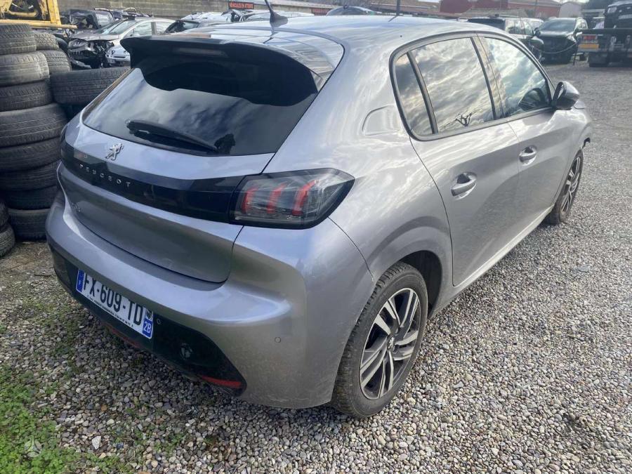 Grey Peugeot 208 2021 in Taurage, with an engine capacity of 1.20 L and mileage of 122 thousand km for 8000 €, photo 4 on AUTOMOTO.COM.LV