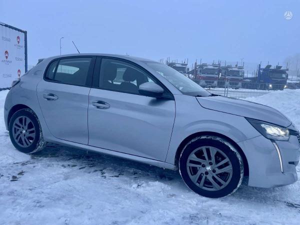 Grey Peugeot 208 2021 in Taurage, with an engine capacity of 1.20 L and mileage of 38 thousand km for 9200 €, photo 3 on AUTOMOTO.COM.LV