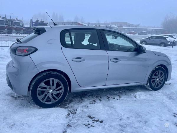 Grey Peugeot 208 2021 in Taurage, with an engine capacity of 1.20 L and mileage of 38 thousand km for 9200 €, photo 4 on AUTOMOTO.COM.LV