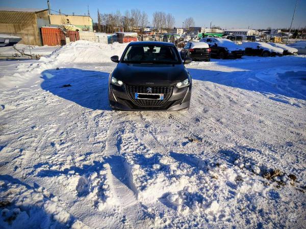 Grey Peugeot 208 2021 in Taurage, with an engine capacity of 1.20 L and mileage of 47 thousand km for 8500 €, photo 2 on AUTOMOTO.COM.LV