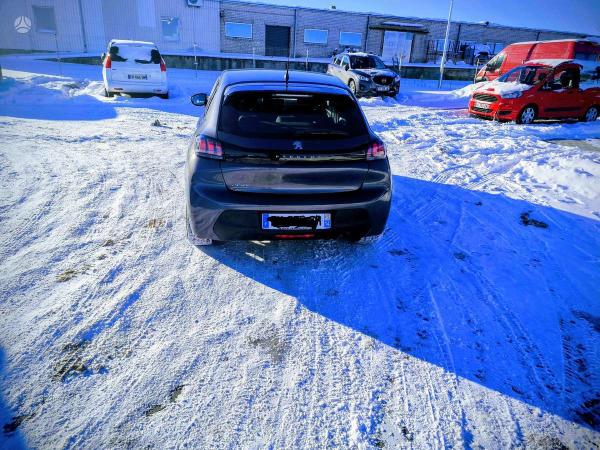 Grey Peugeot 208 2021 in Taurage, with an engine capacity of 1.20 L and mileage of 47 thousand km for 8500 €, photo 4 on AUTOMOTO.COM.LV