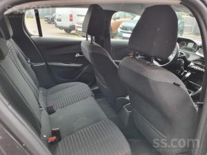 Grey Peugeot 208 2021 in Riga, with an engine capacity of 1.20 L and mileage of 68 thousand km for 11900 €, photo 8 on AUTOMOTO.COM.LV